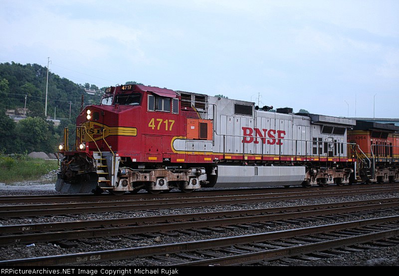 BNSF 4717